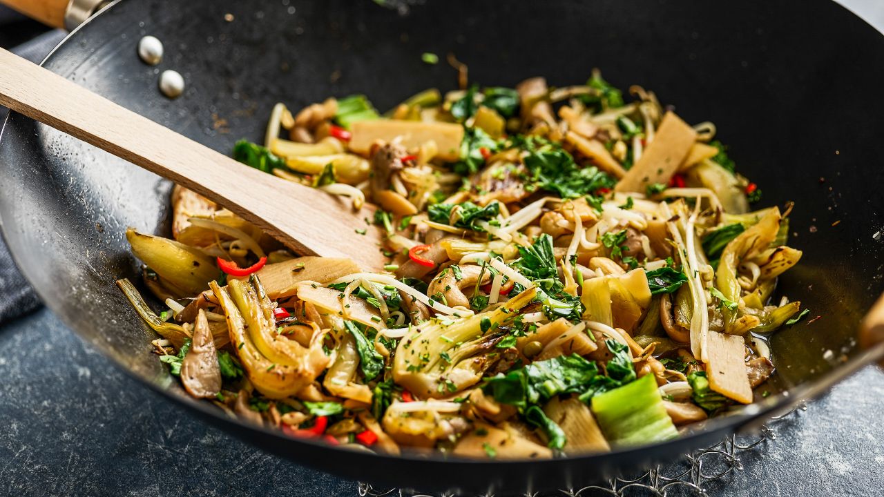 Pak Choi mit Austernpilzen und Sprossen