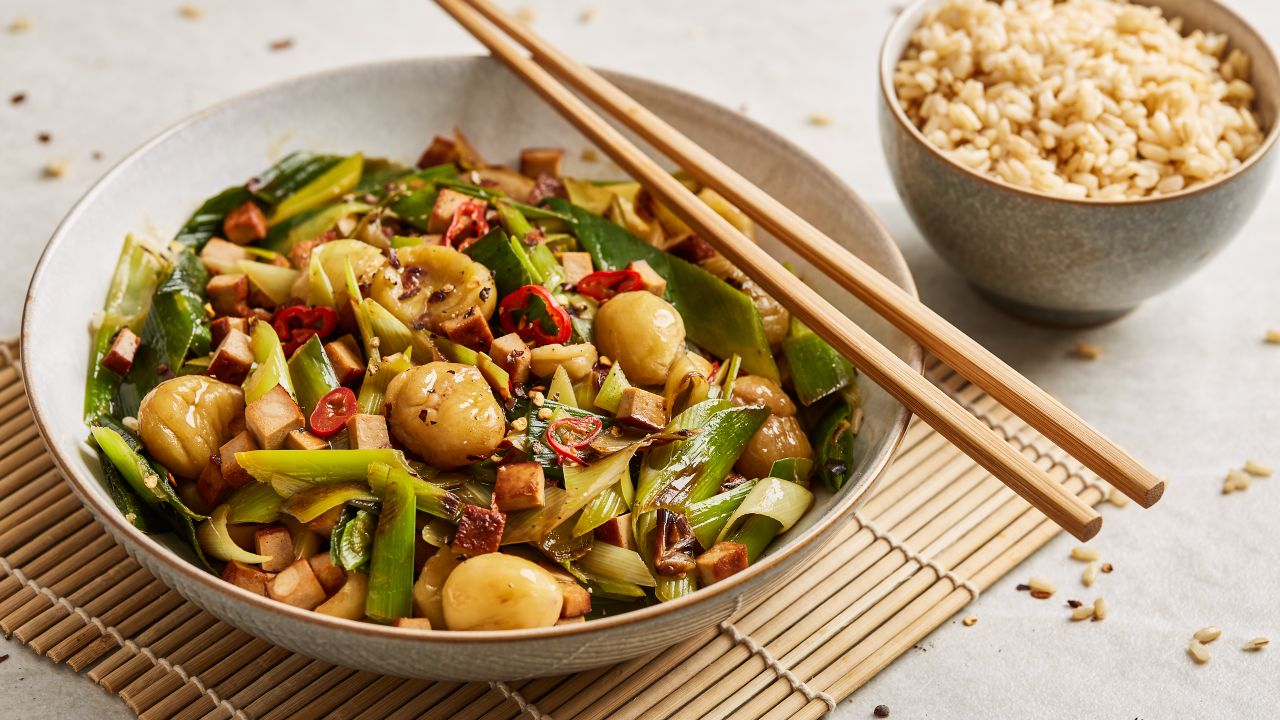 Lauchgemüse mit Esskastanien und Tofu
