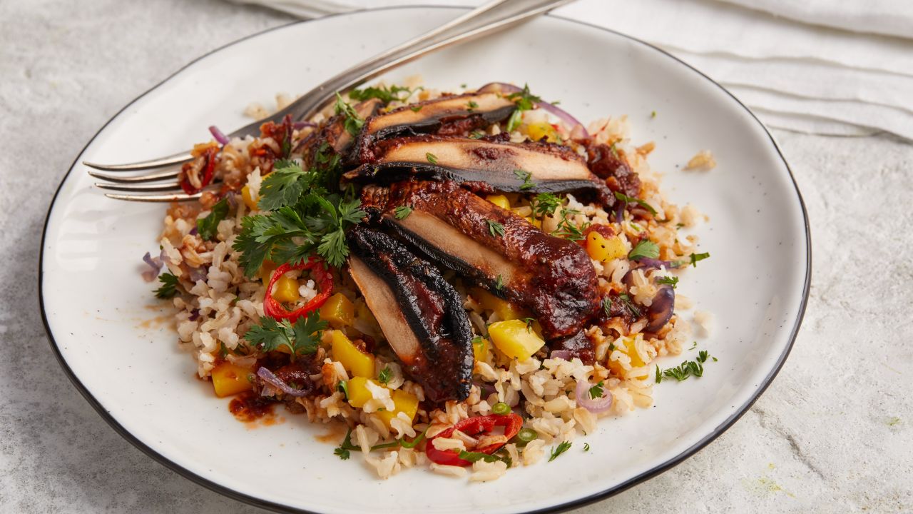 Portobello-Pilze mit gebratenem Reis